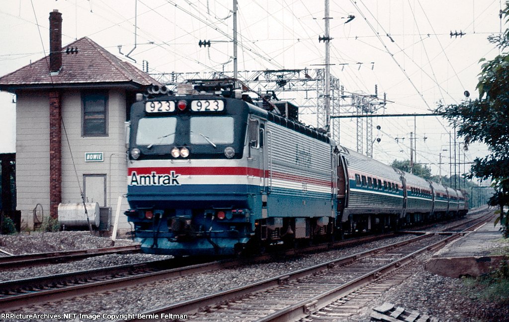 Amtrak AEM7 #923 passing the tower